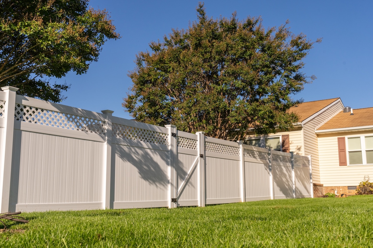 A Vinyl Privacy Fence Provides Backyard Solitude | Dutch Way